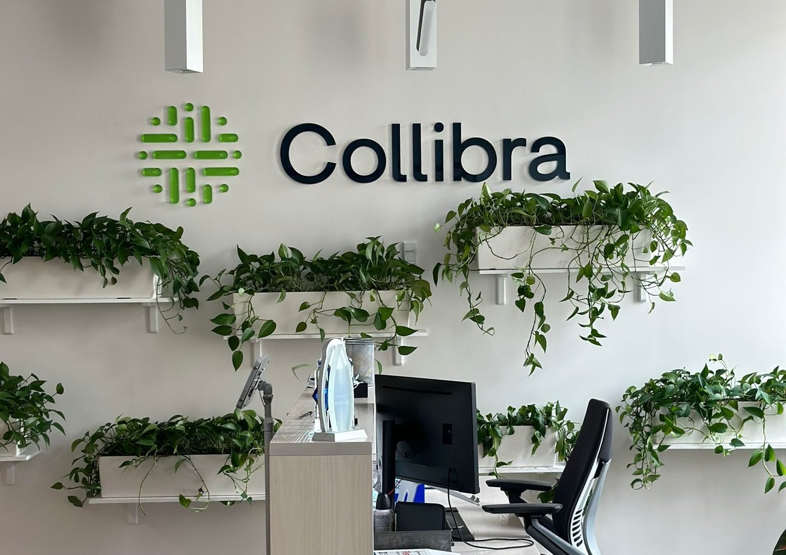 7 Ways to Use Custom Signage in Interiors - MMK Custom Inc.